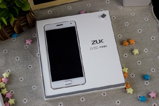 不忘初心，继续前进，小屏旗舰联想ZUK Z2 Pro外观品赏